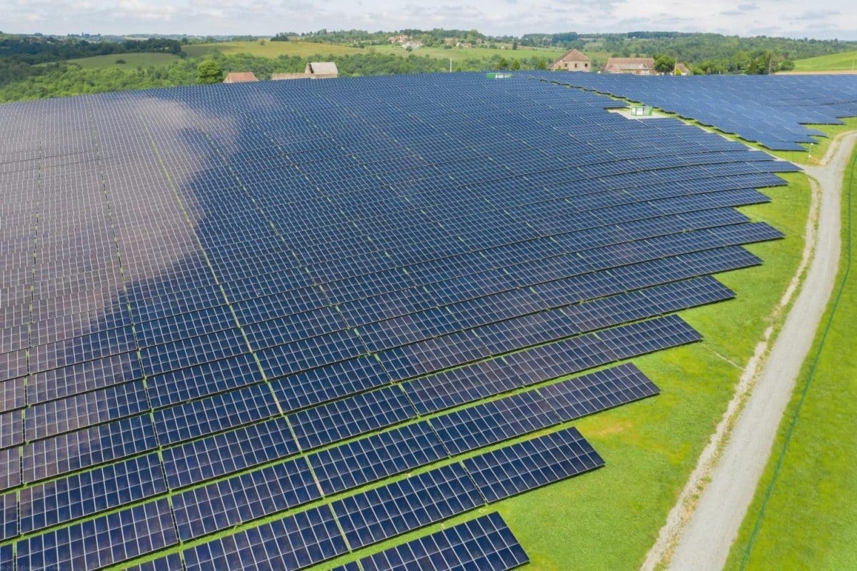 Installation photovoltaïque au sol pour professionnels – HDR Énergie